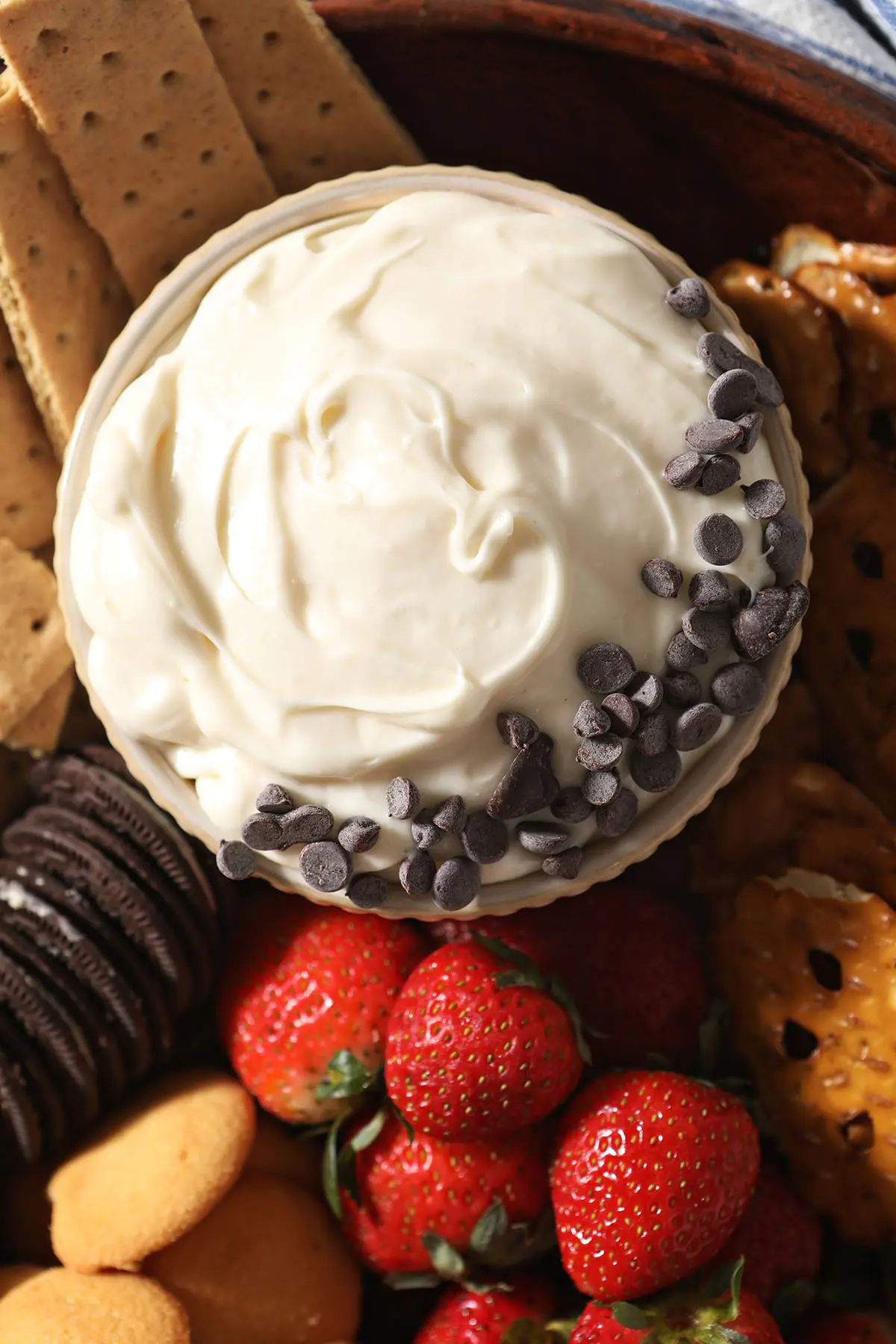 80 Sweet Dips That Will Make Your Tastebuds Sing (Best Dessert Dips)