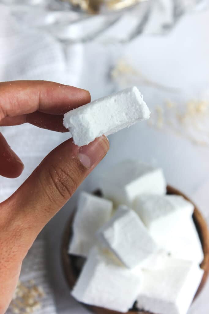 4 Ingredient Corn Syrup Free Homemade Marshmallows Recipe - Mommin ...